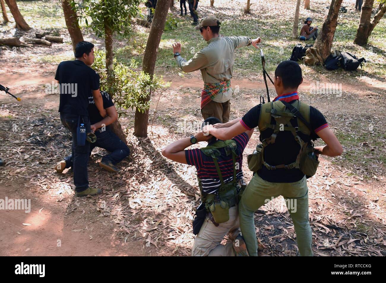 Soldiers with the 1st Special Forces Group in partnership with the ...