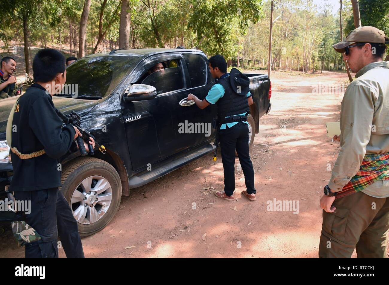 Soldiers with the 1st Special Forces Group in partnership with the ...