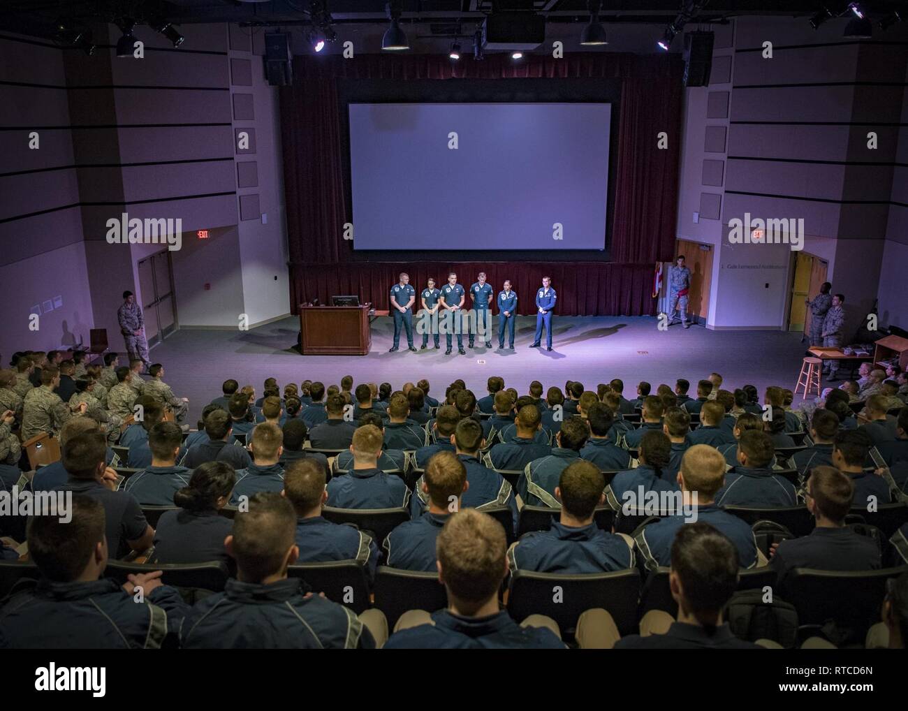 Airmen assigned to the United States Air Force Air Demonstration ...