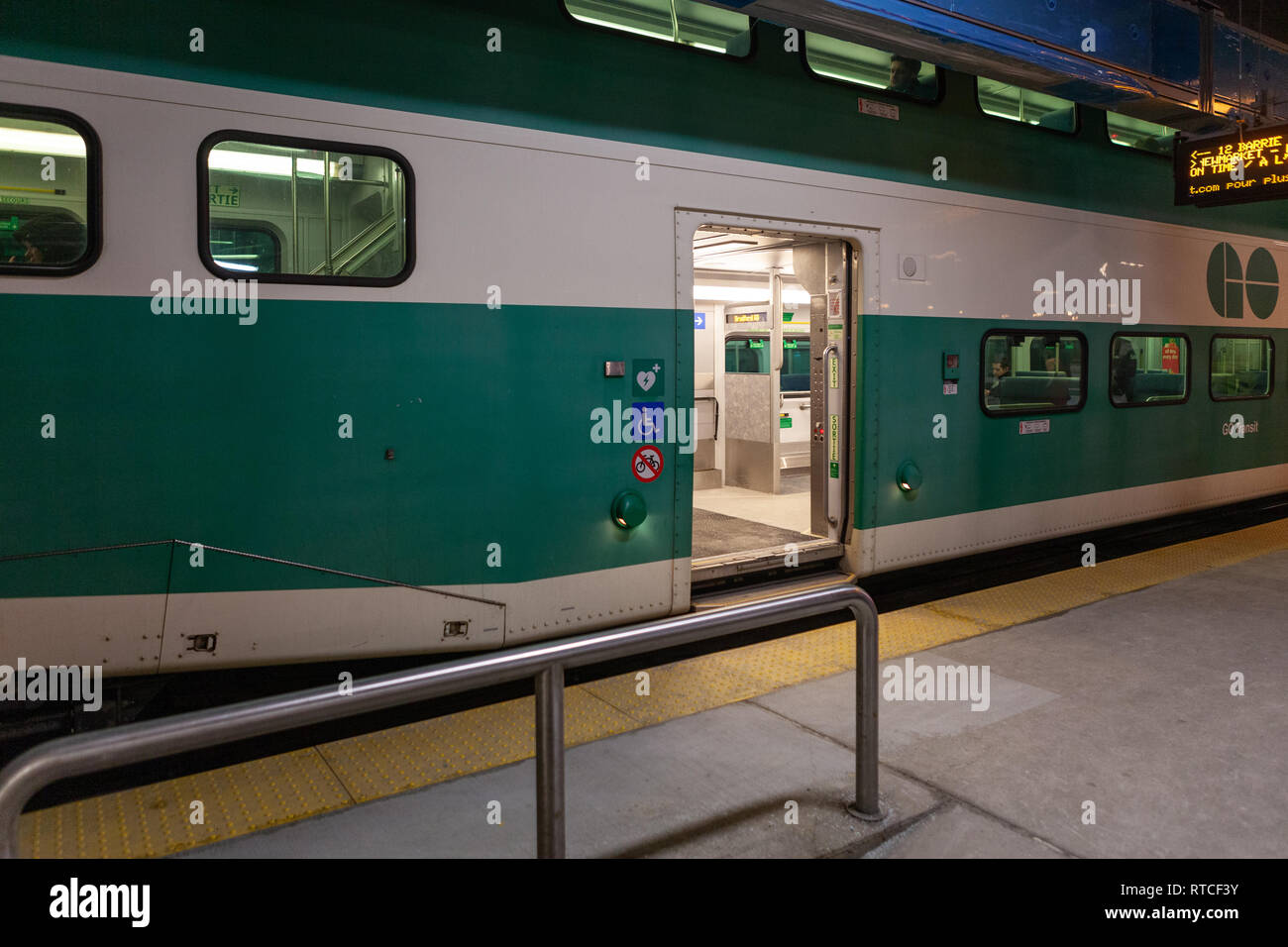 Wagon trains hi-res stock photography and images - Alamy