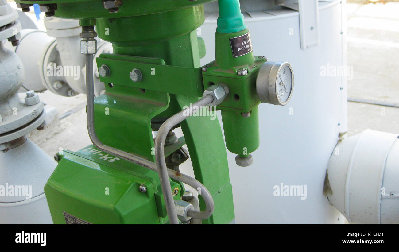 Oil refinery. Equipment for primary oil refining Stock Photo - Alamy