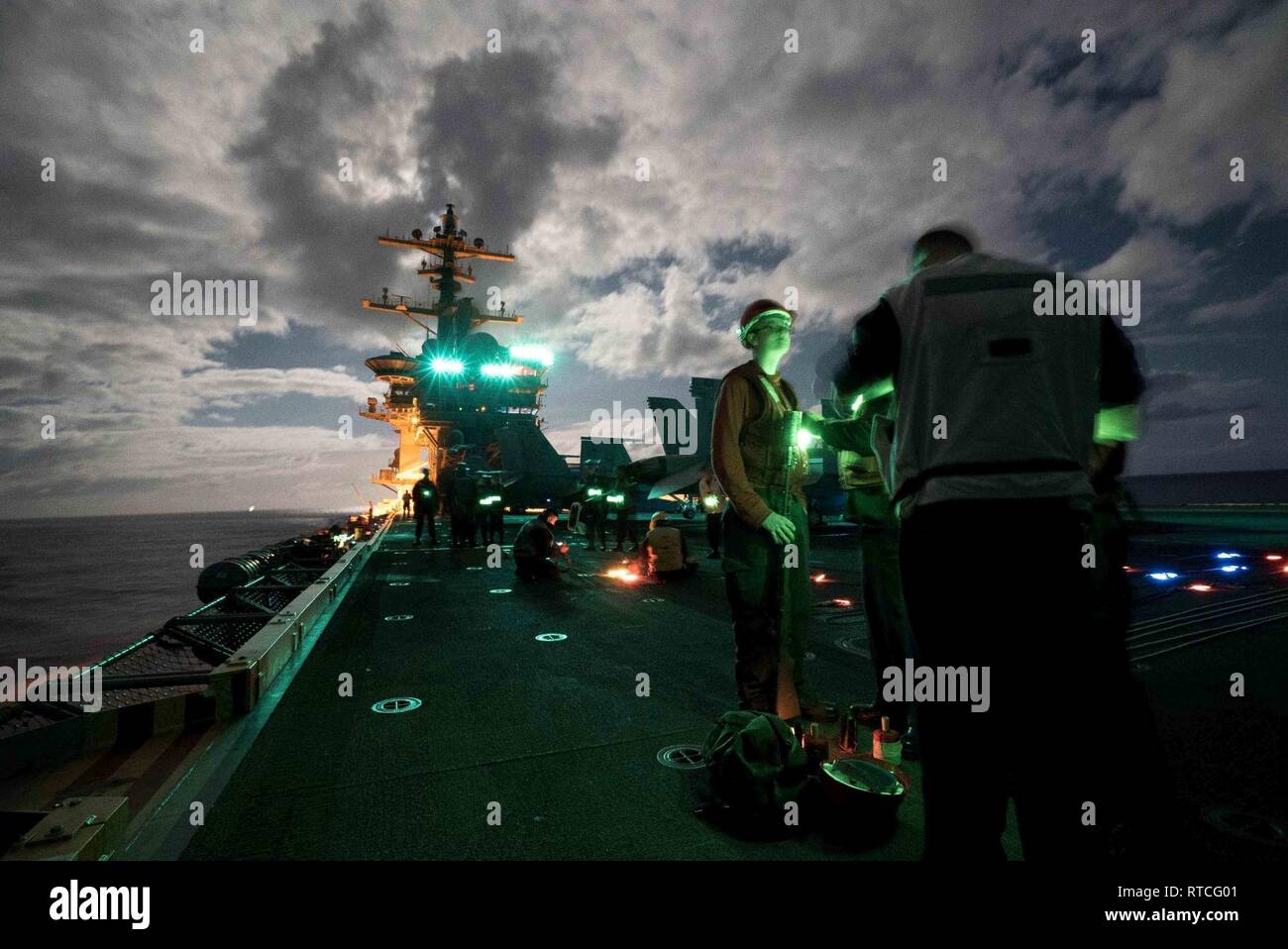 Usns effective hi-res stock photography and images - Alamy