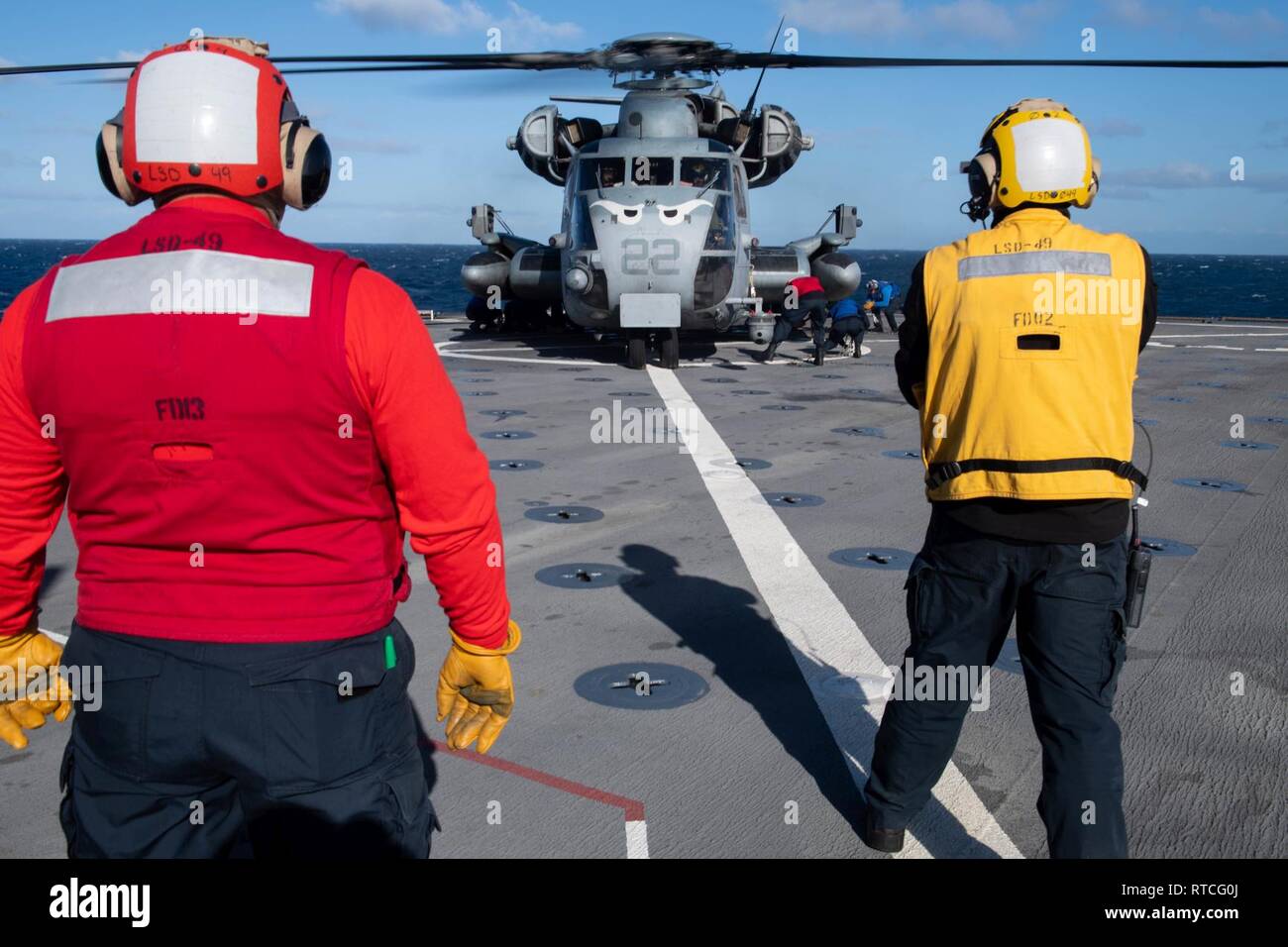 Marine heavy helicopter squadron hma 465 hi-res stock photography and ...