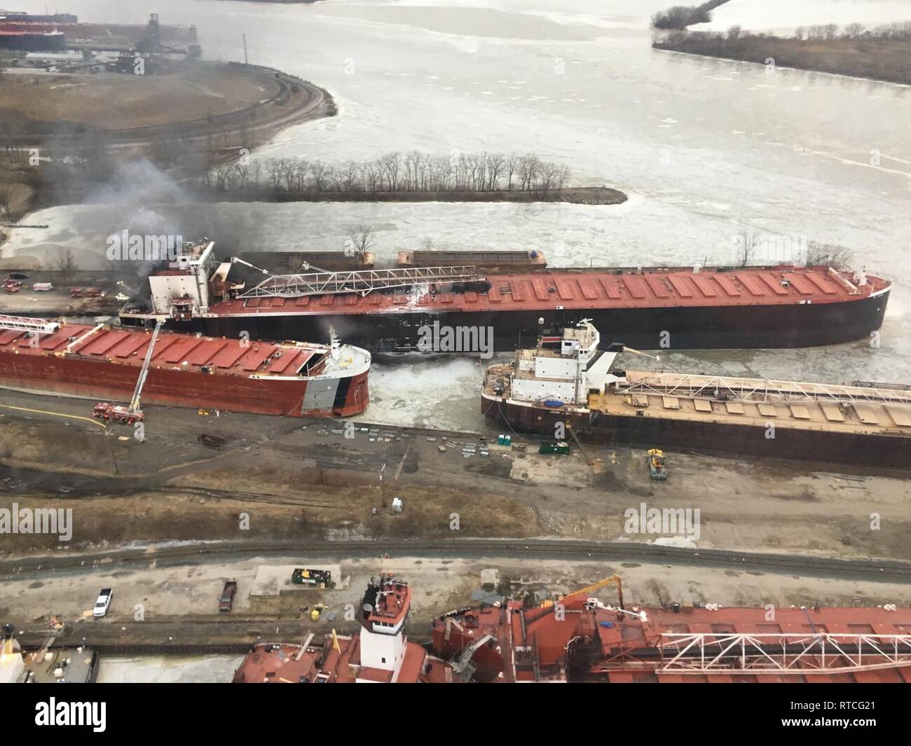 A pollution responder from Coast Guard Marine Safety Unit Toledo ...