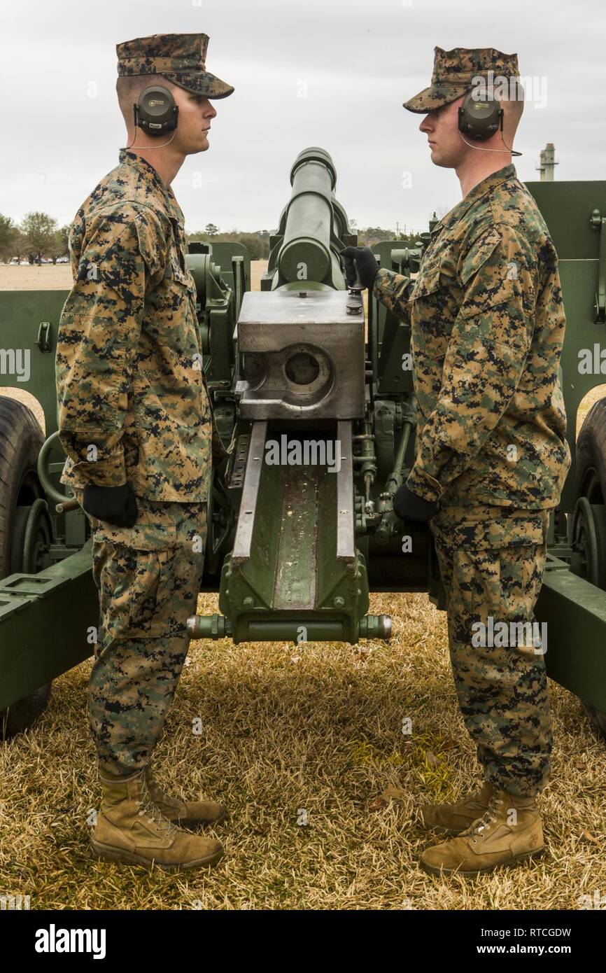 U.S. Marines with Bravo Battery, 1st Battalion, 10th Marines, 2nd ...