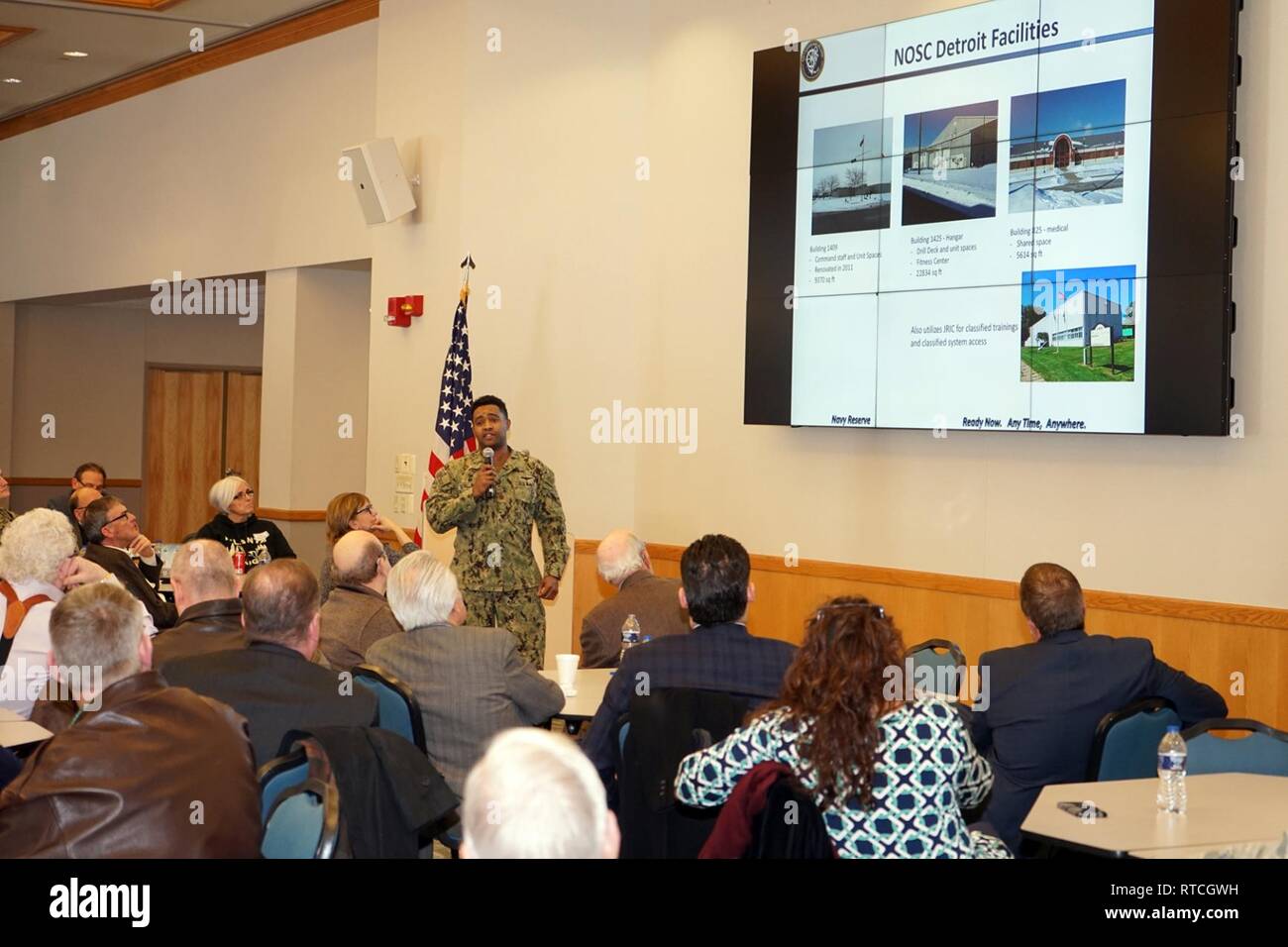 Navy operational support centers nosc hi-res stock photography and ...