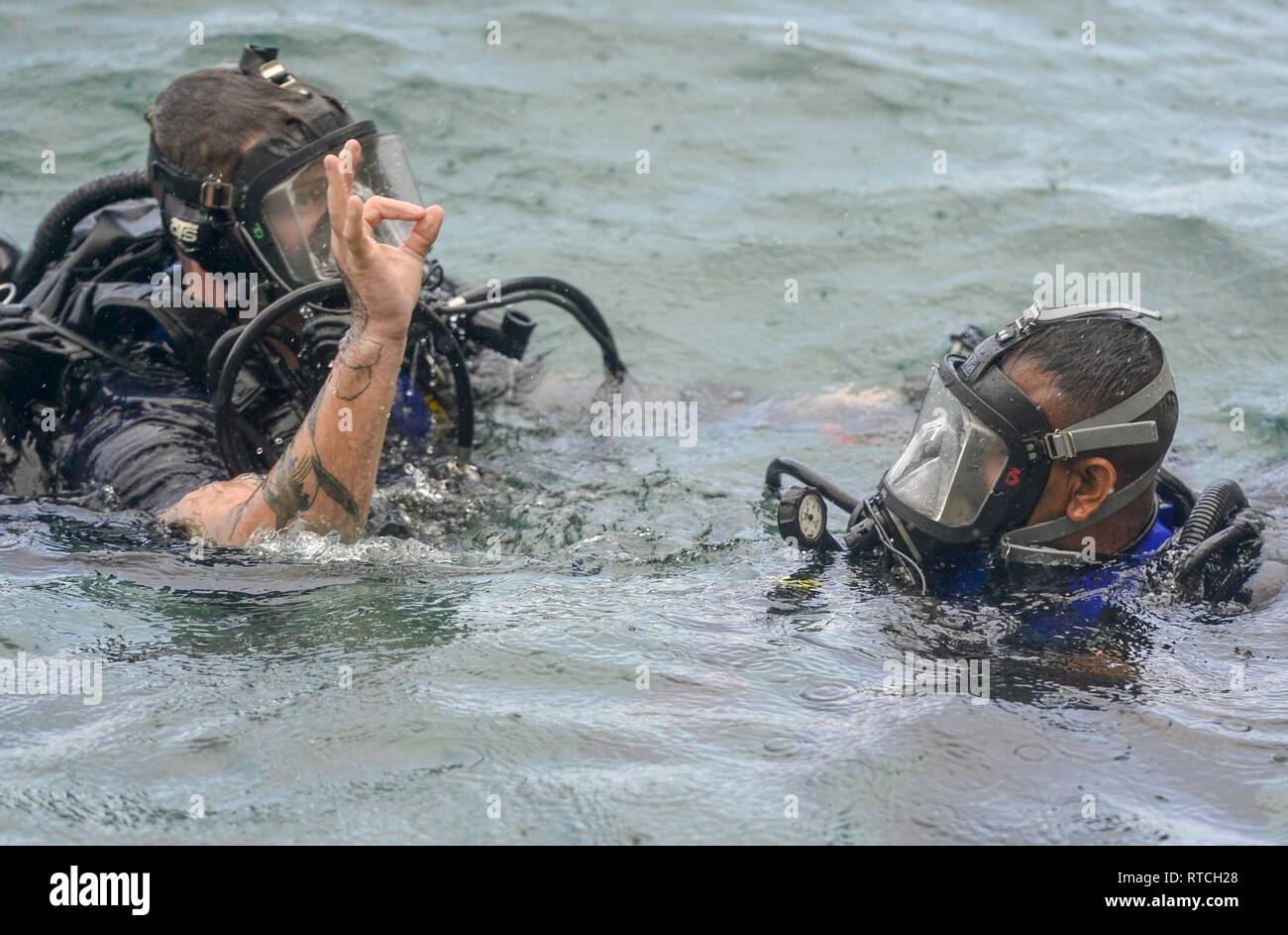 Sri lankan military mobile unit checks hi-res stock photography and ...