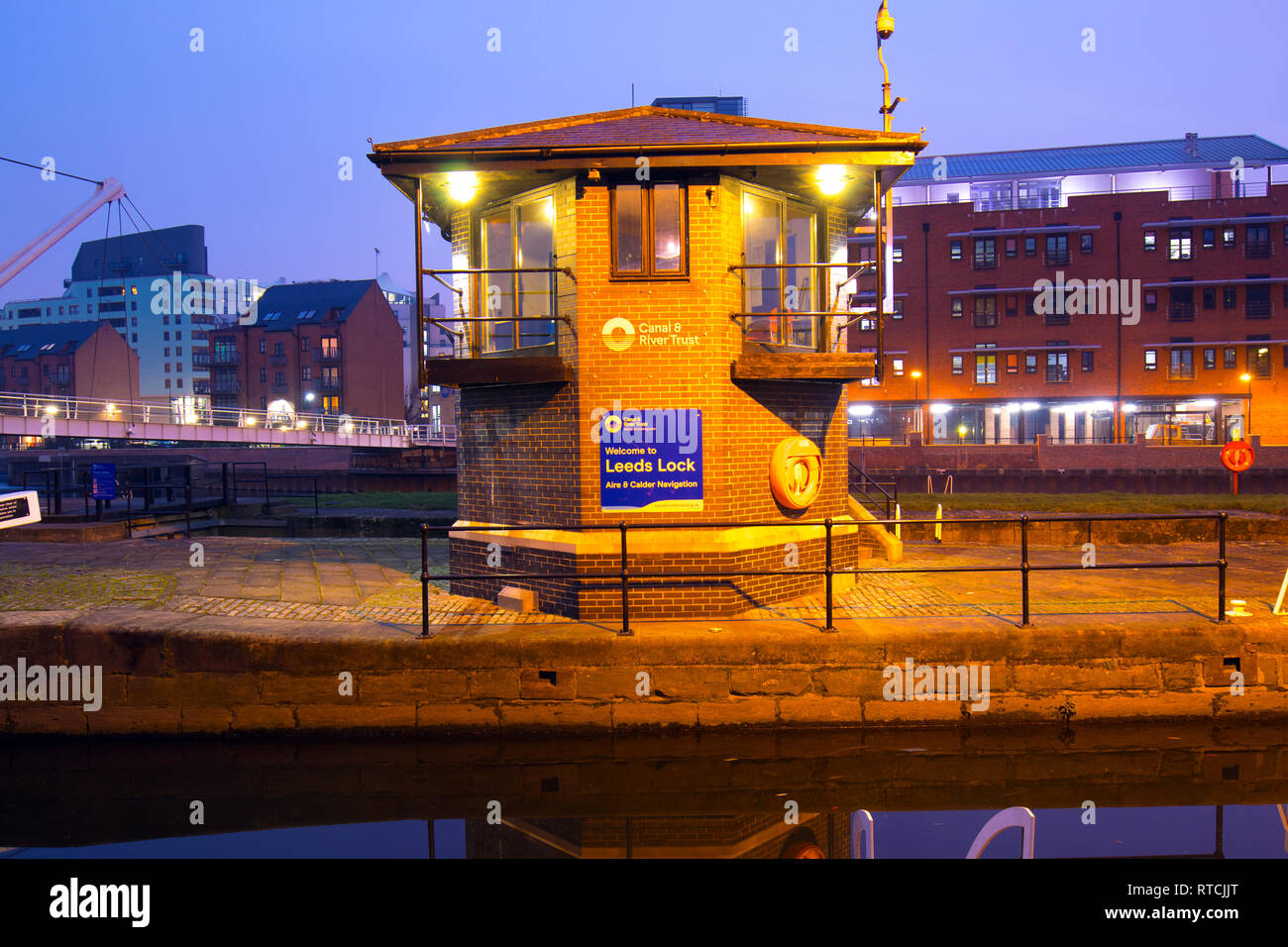 Leeds Lock owned by the Canal & River Trust Stock Photo - Alamy