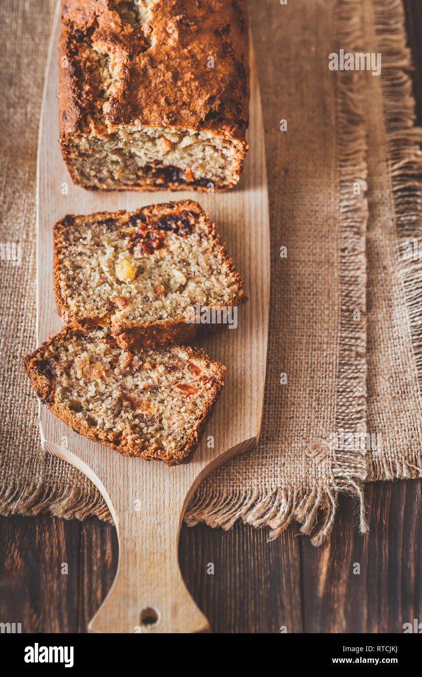 Loaf of banana bread on the wooden board: cross section Stock Photo - Alamy