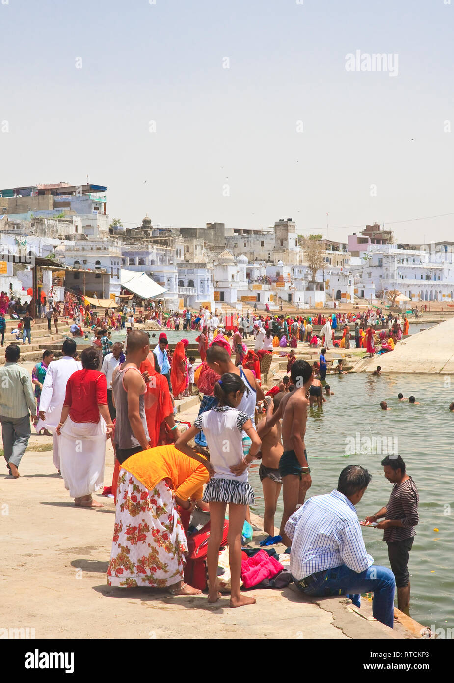 Ritual bathing in the holy lake in Pushkar. India Stock Photo - Alamy