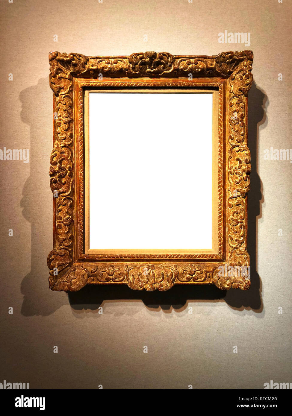 old empty frame Stock Photo - Alamy