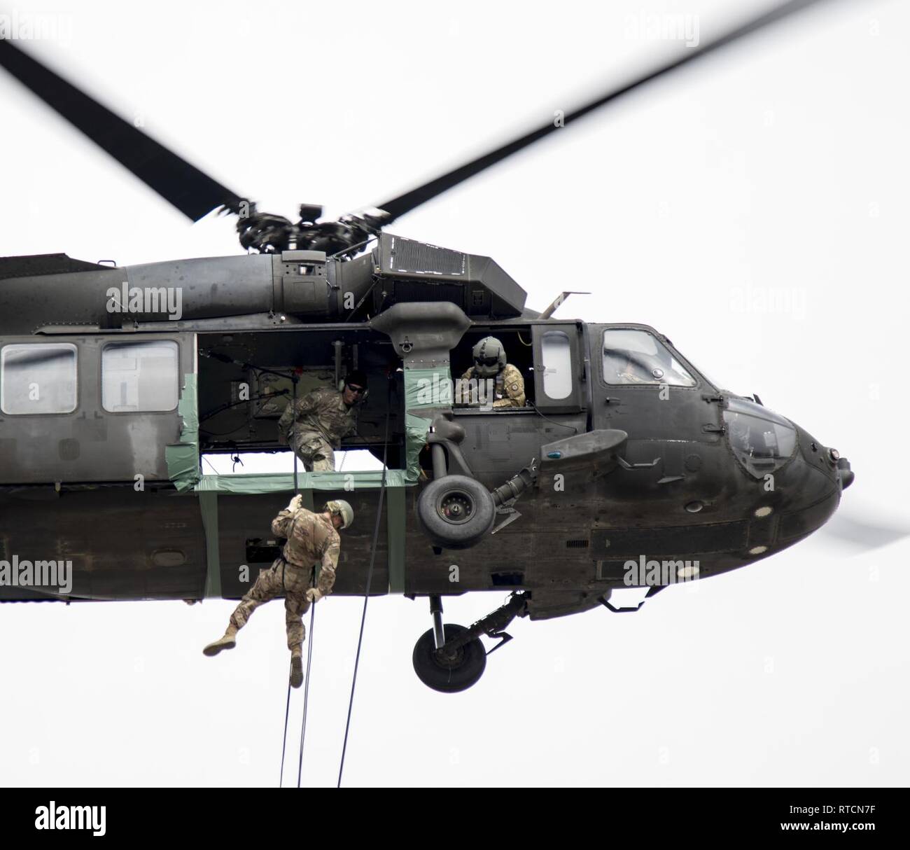 CAMP BUEHRING, Kuwait – Air Assault students practice rappelling out of ...