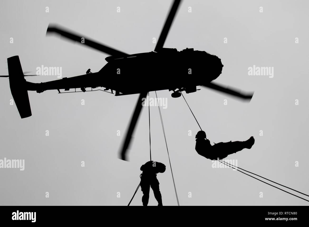 Rappelling and black hawk helicopter hi-res stock photography and ...