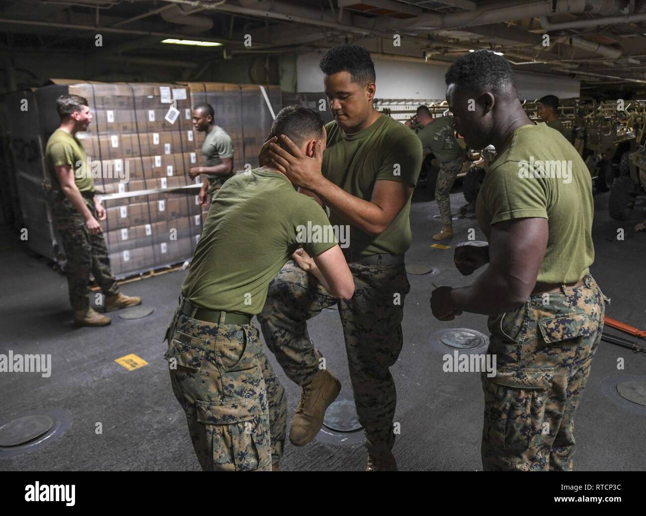 Knee strike hi-res stock photography and images - Alamy