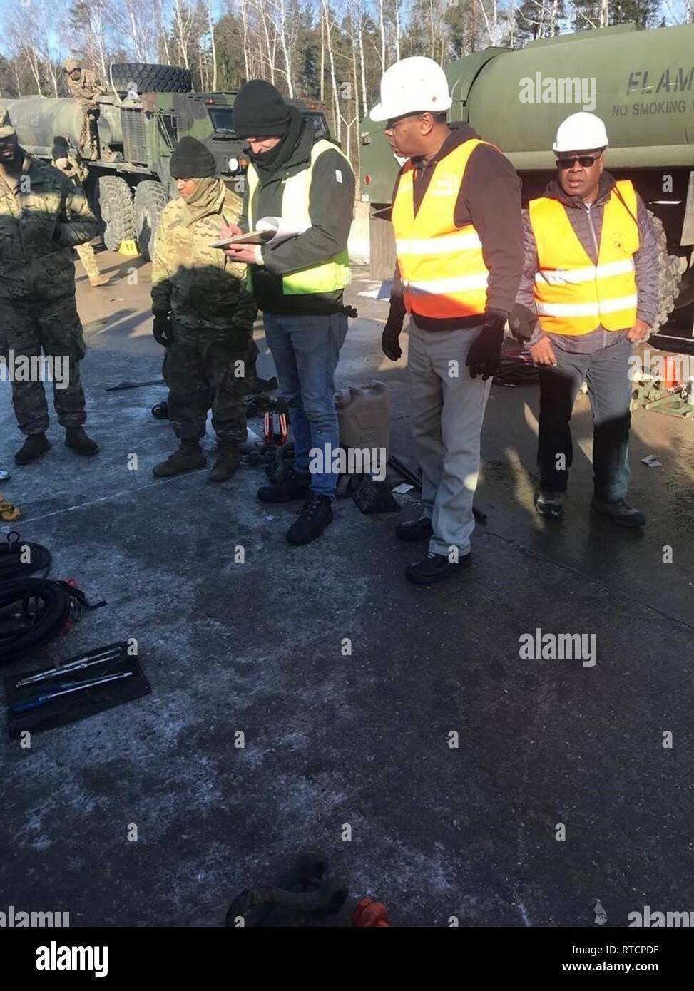 Army Field Support Battalion-Mannheim personnel inspect basic issue ...