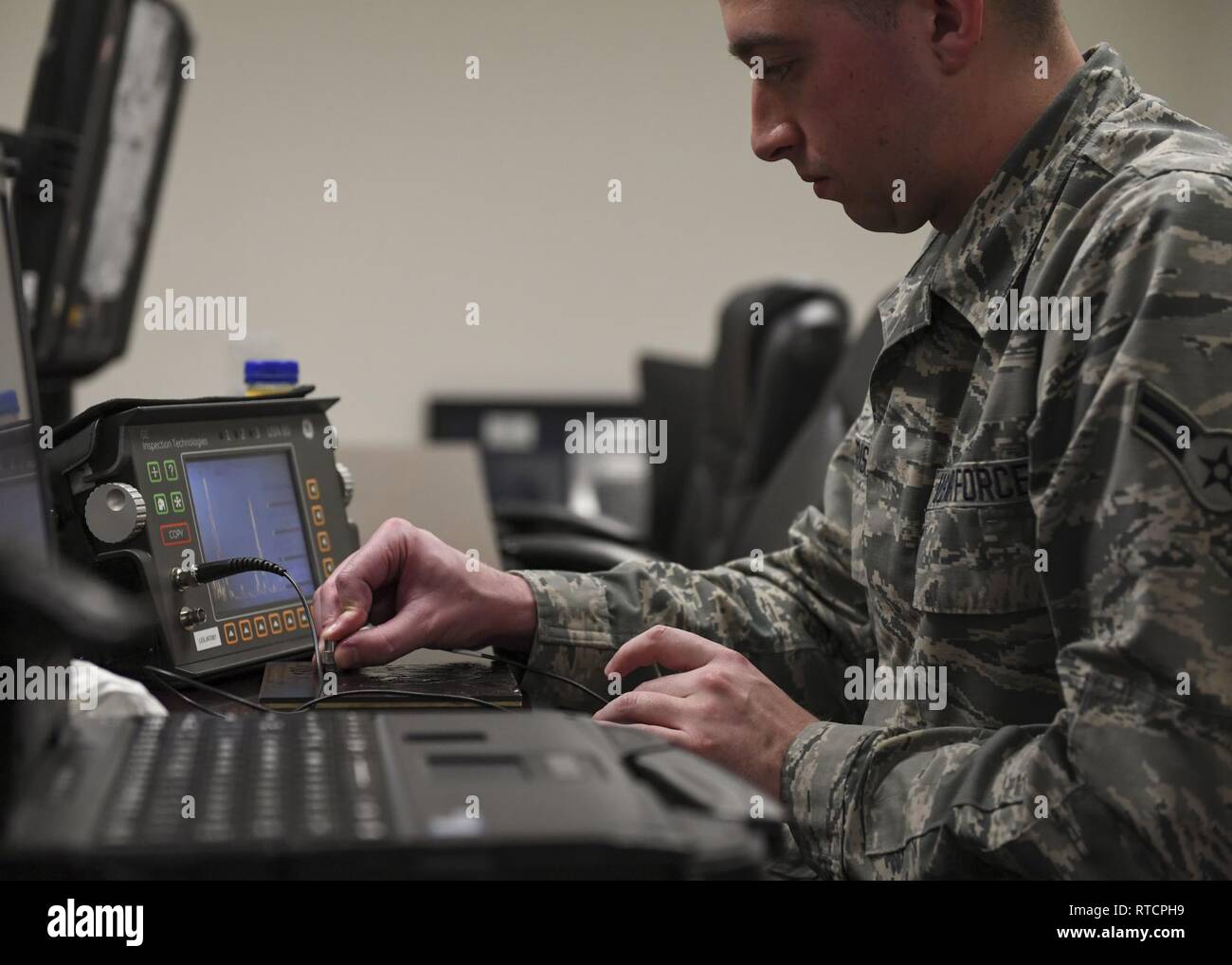 Ultrasonic testing parts hi-res stock photography and images - Alamy