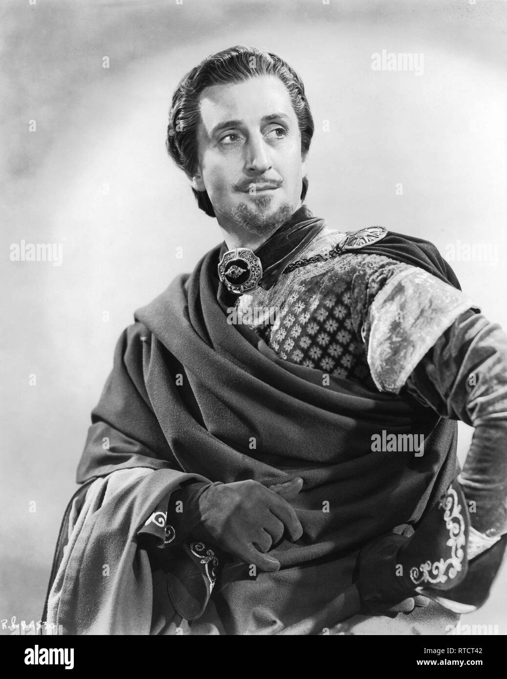 Basil Rathbone as Sir Guy of Gisbourne THE ADVENTURES OF ROBIN HOOD ...