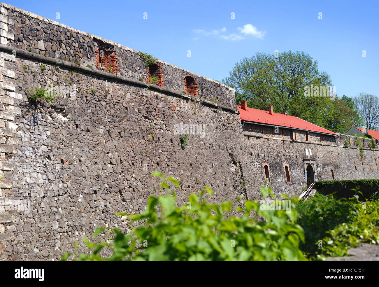 High stone walls hi-res stock photography and images - Alamy