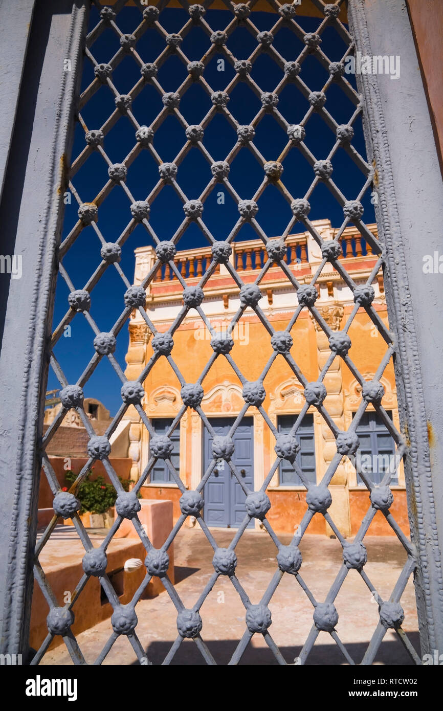 Grey iron gate hi-res stock photography and images - Alamy