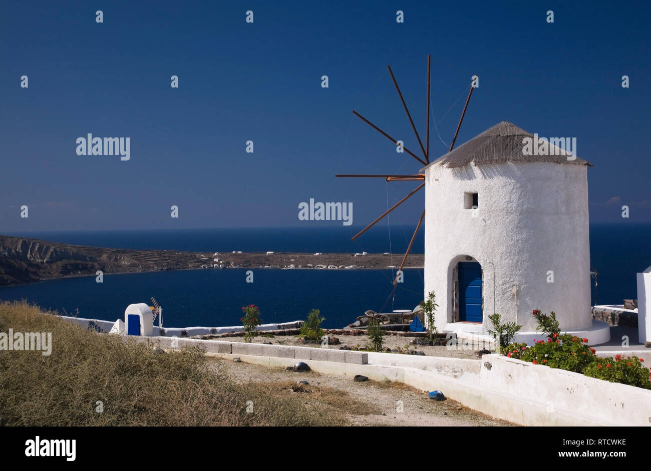 Windmill in Oia village, Santorini, Greece Stock Photo - Alamy