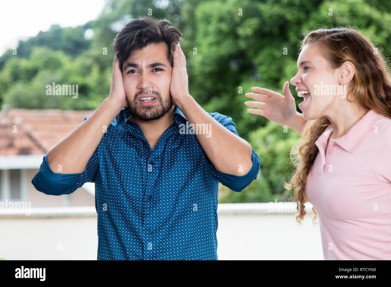 Arguing couple with relationship conflict outdoors Stock Photo - Alamy