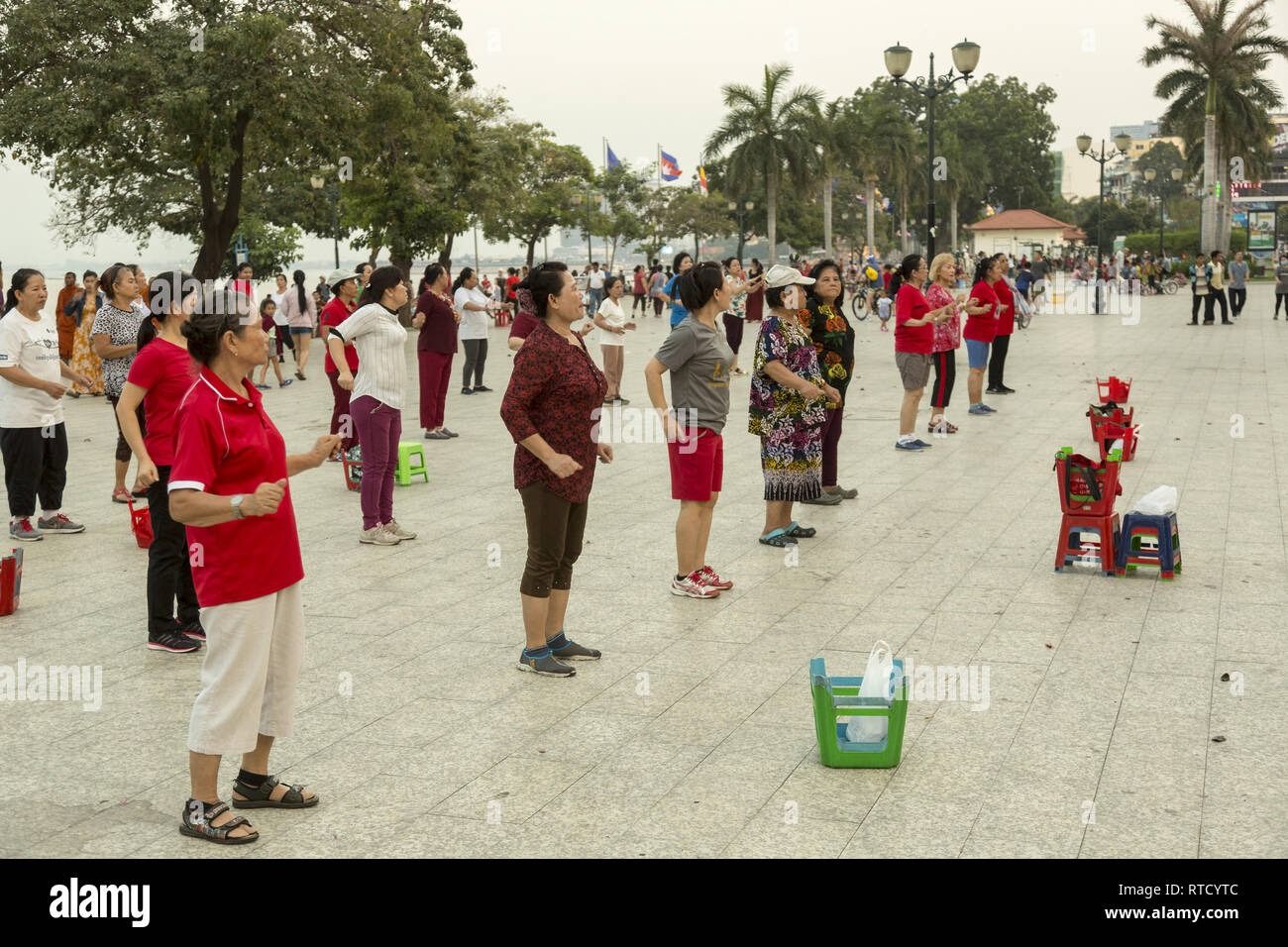 Cambodian women practice aerobic in Phnom Penh, Cambodia Stock Photo ...