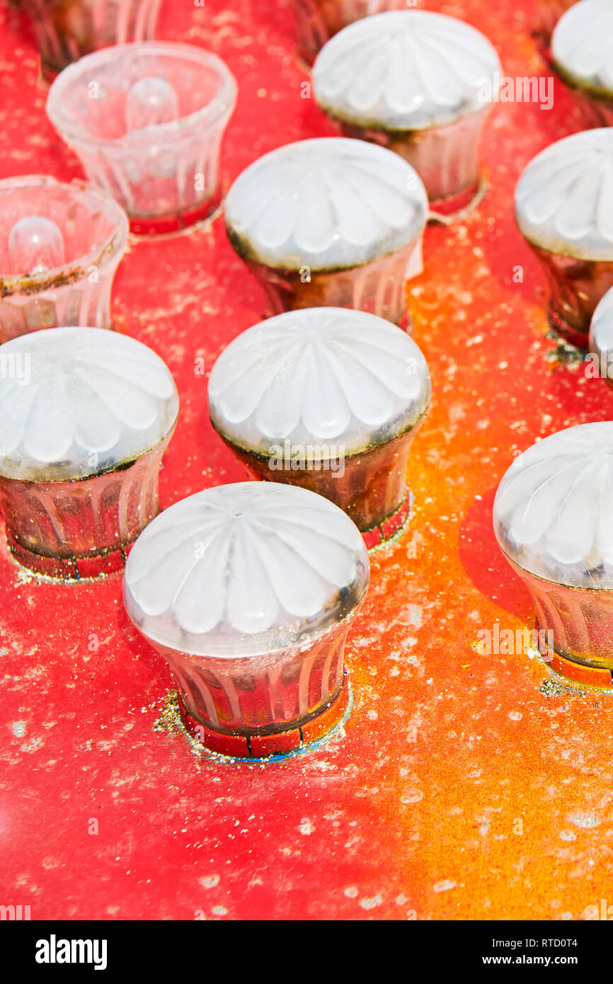 Broken lamp bulb hi-res stock photography and images - Alamy