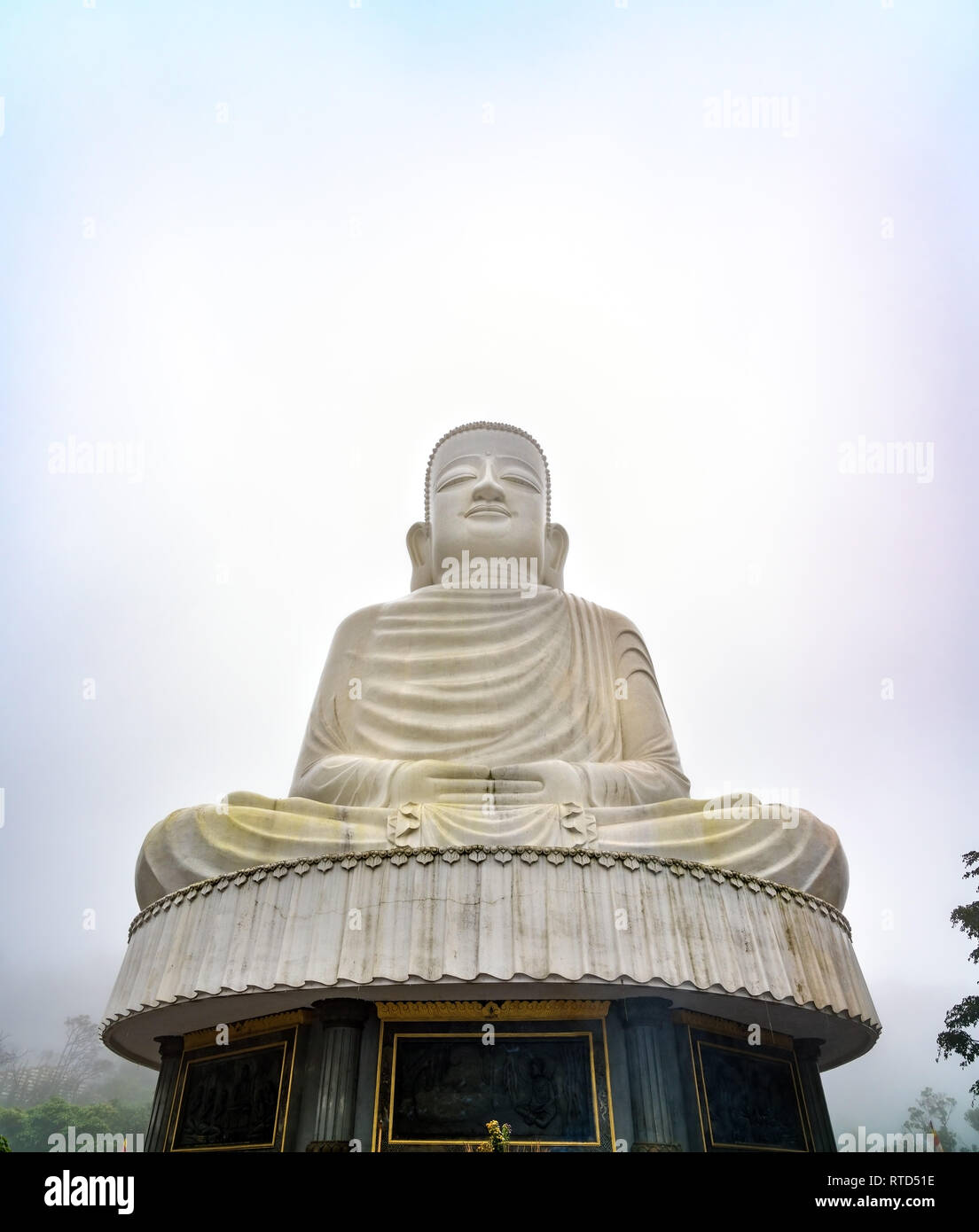 Colossal sitting Buddha statue at Ba Na Hills, Vietnam Stock Photo - Alamy