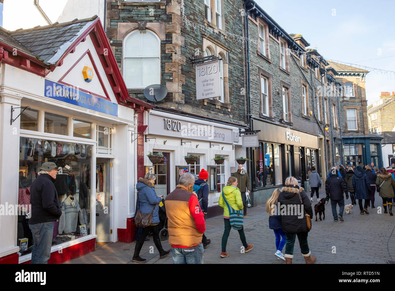 Keswick town centre shops cumbria hi-res stock photography and images ...