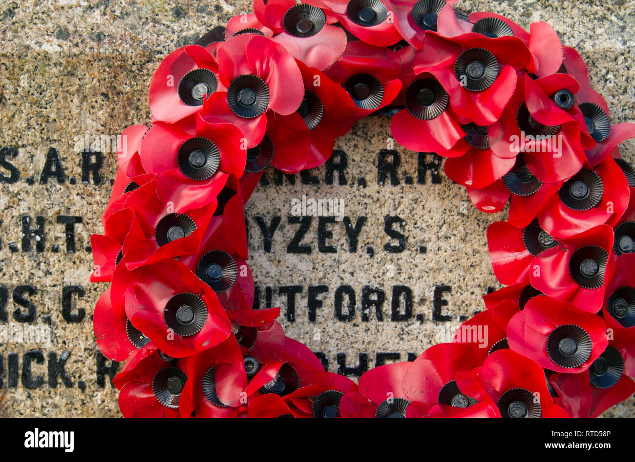 Poppy memorial wreath hi-res stock photography and images - Alamy