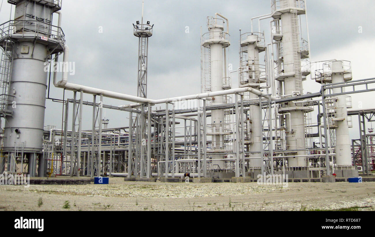 Oil refinery. Equipment for primary oil refining Stock Photo - Alamy
