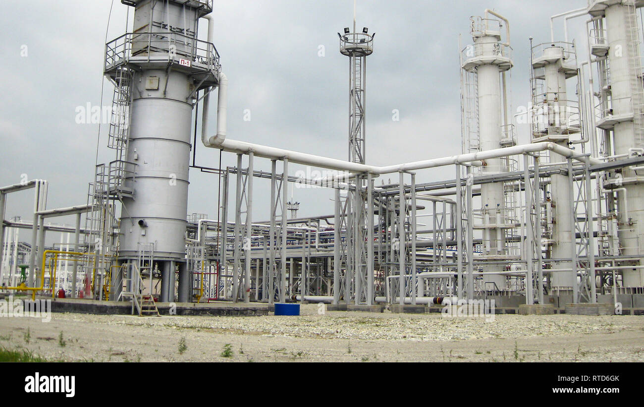 Oil refinery. Equipment for primary oil refining Stock Photo - Alamy