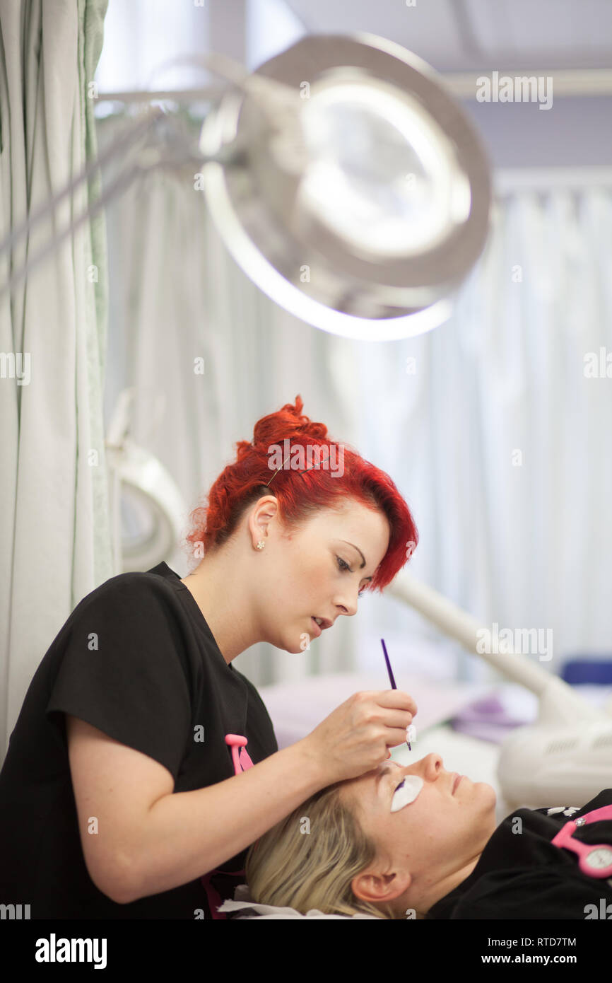 Beauty college training hi-res stock photography and images - Alamy