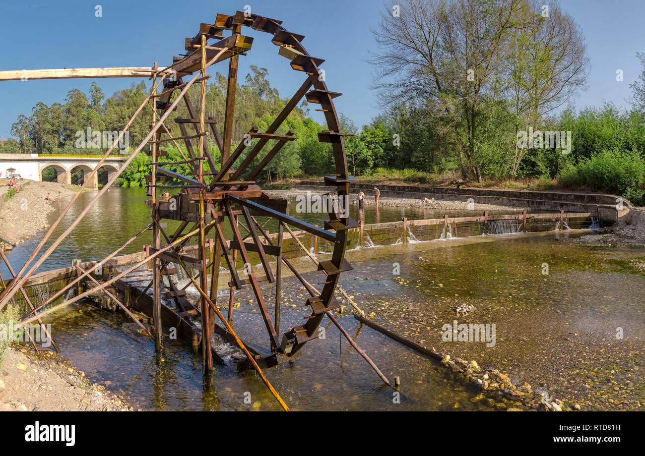 Waterwheel at the PARQUE FLUVIAL DE BOLFIAR, the river Alfusqueiro ...