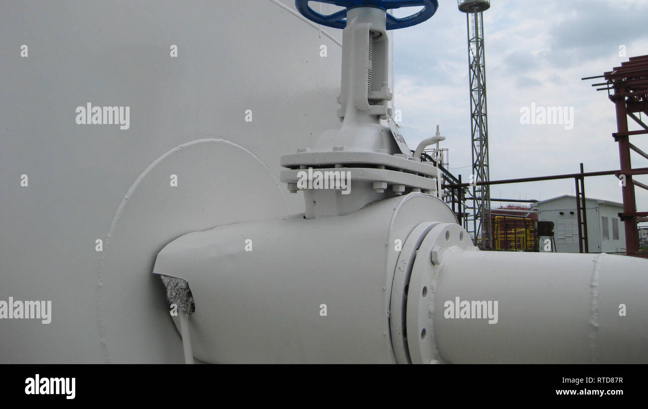 Oil refinery. Equipment for primary oil refining Stock Photo - Alamy