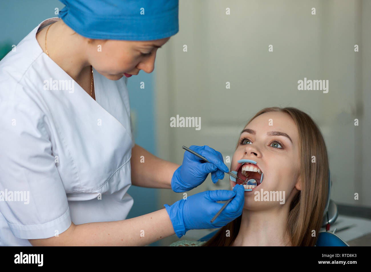 Dentist examining a patient's teeth. Dental clinic Stock Photo - Alamy