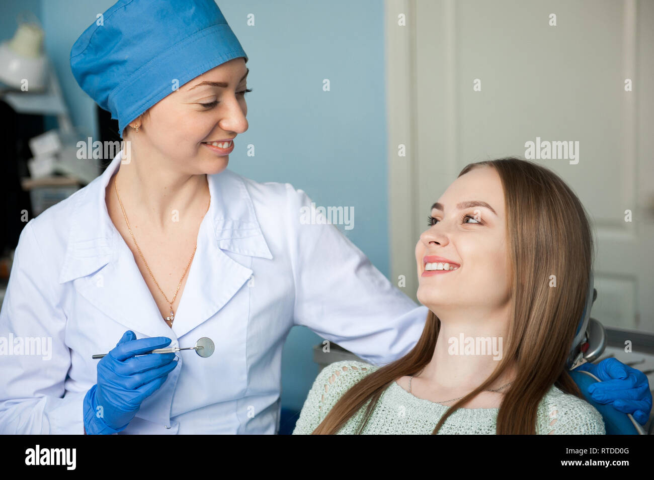 Dentist examining a patient's teeth. Dental clinic Stock Photo - Alamy