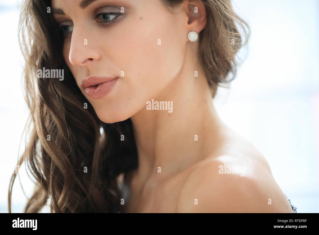 Beautiful woman with wide smile Stock Photo - Alamy