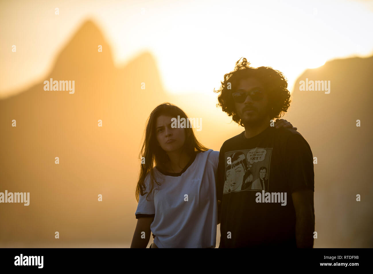 Couple de silhouette hi-res stock photography and images - Alamy