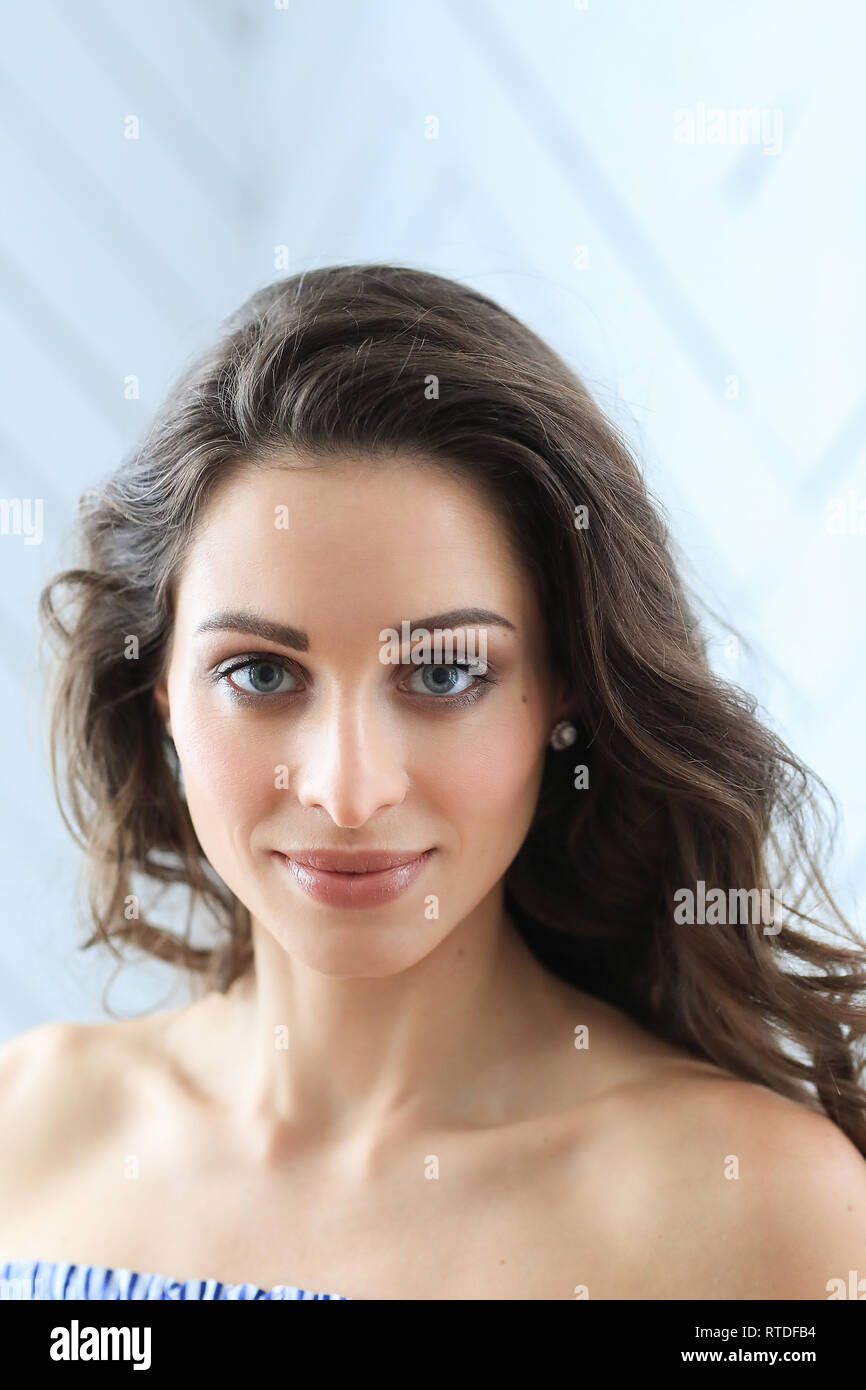 Beautiful woman with wide smile Stock Photo - Alamy