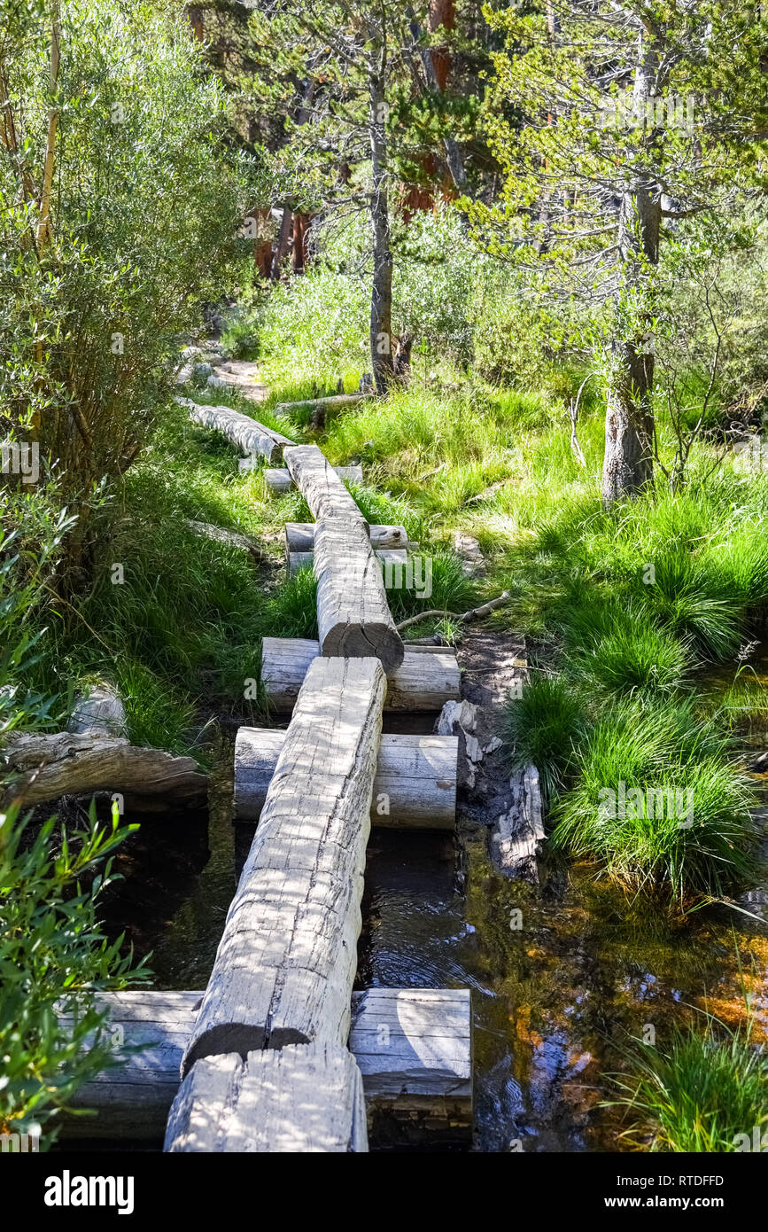 Creek Crossing on the trail to Lone Pine Lake, Eastern Sierras ...