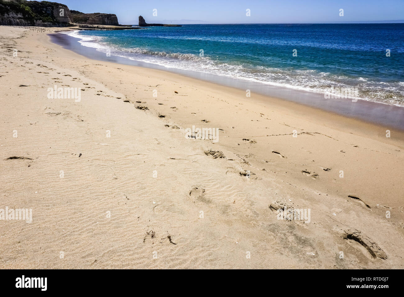 Sandy beach on the Pacific Coastline, California Stock Photo - Alamy