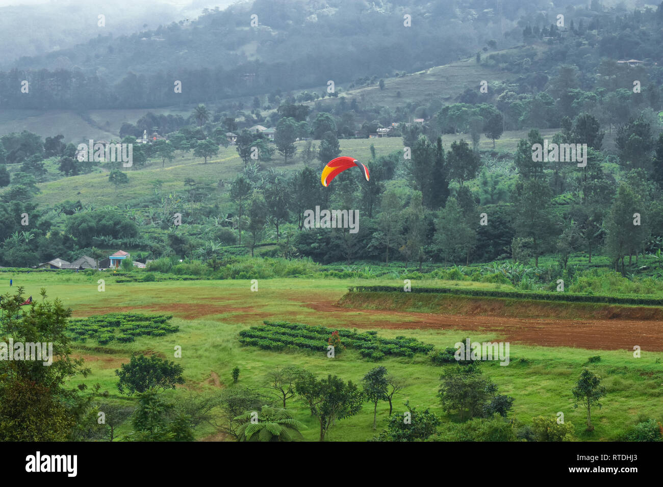 Tandem skydive landing hi-res stock photography and images - Alamy