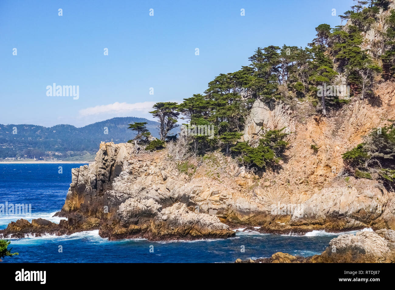 Wild rocky blue ocean shoreline hi-res stock photography and images - Alamy