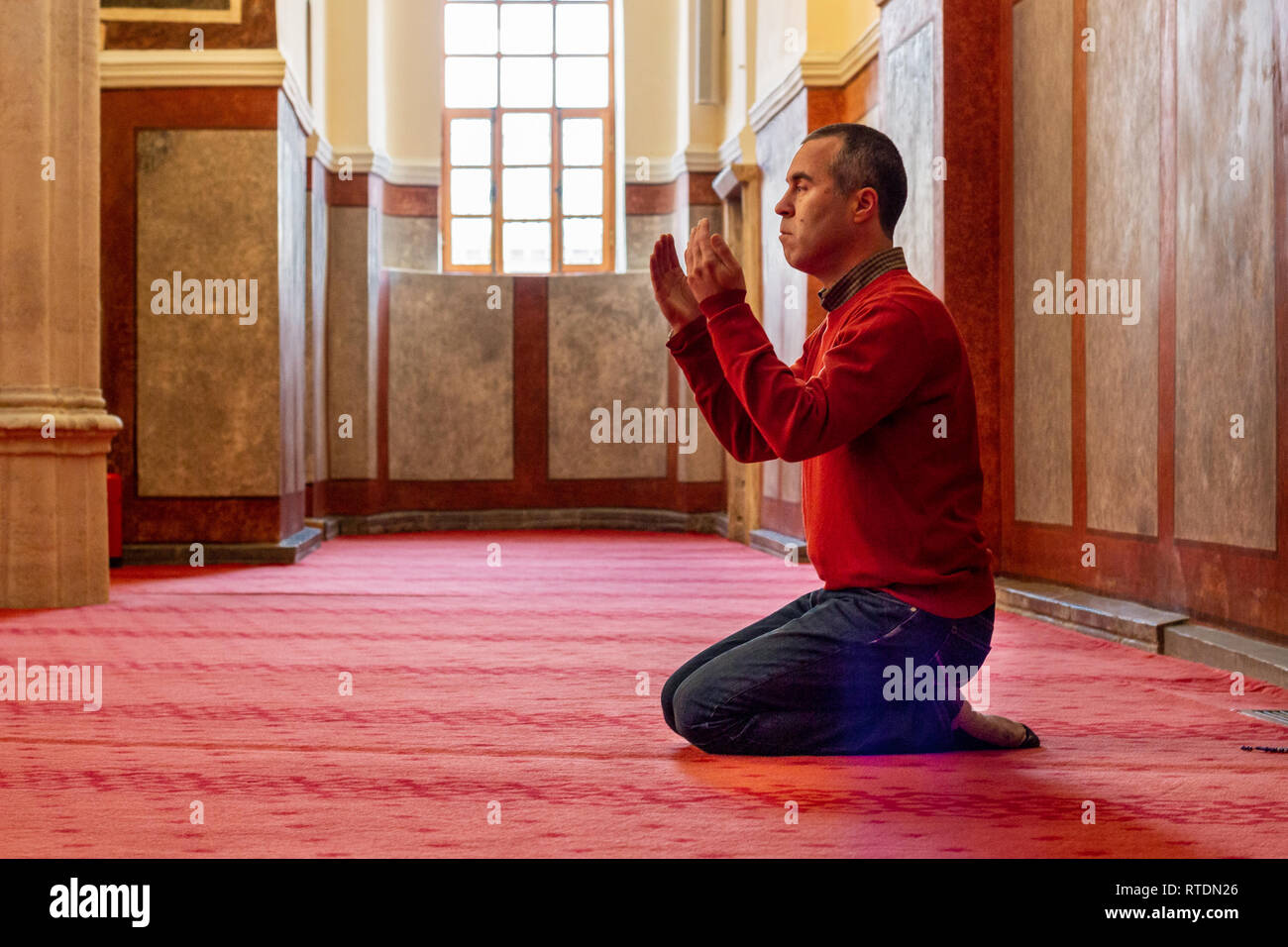 Muslim man pray hi-res stock photography and images - Alamy