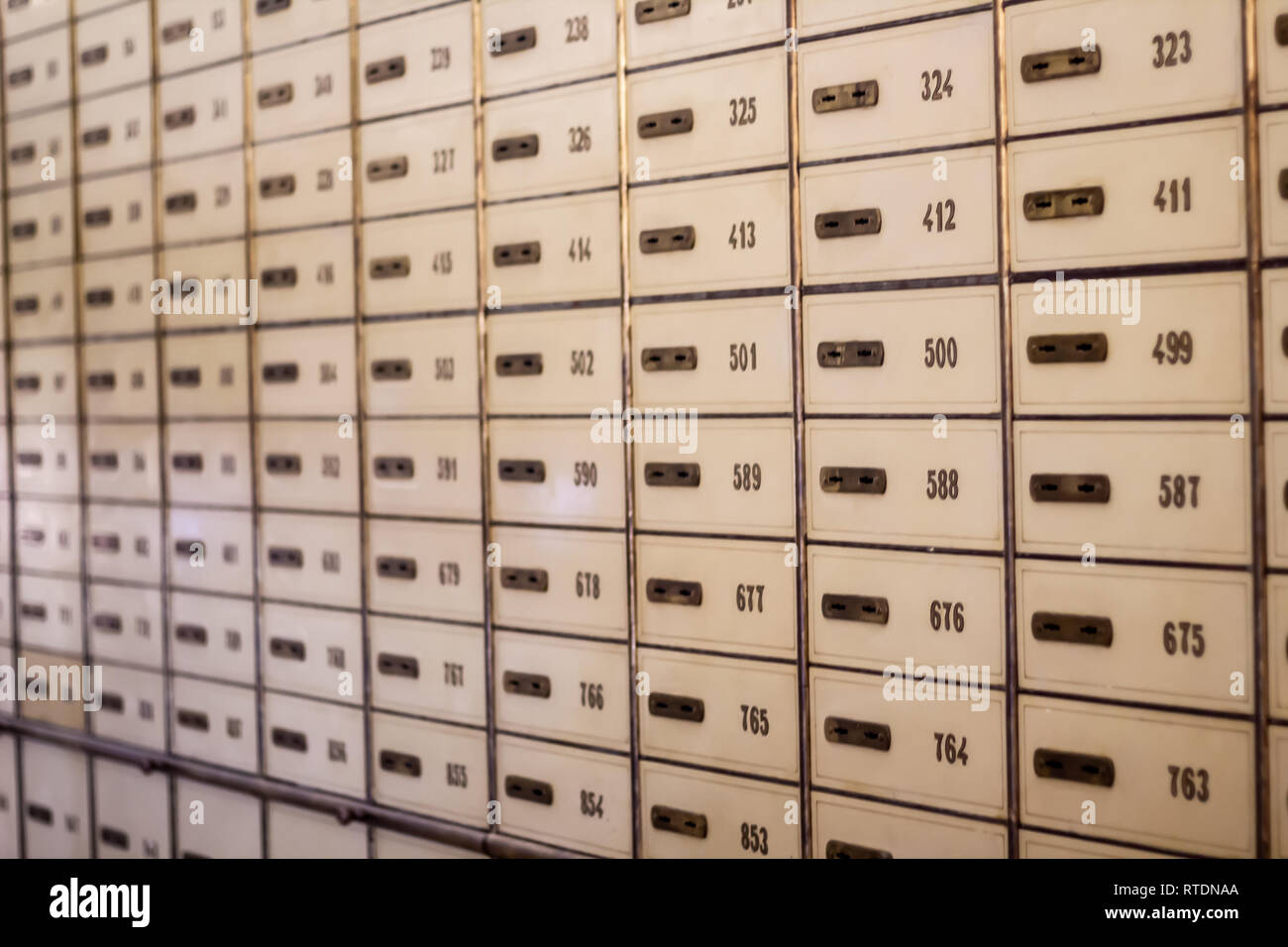 Security vaults hi-res stock photography and images - Alamy