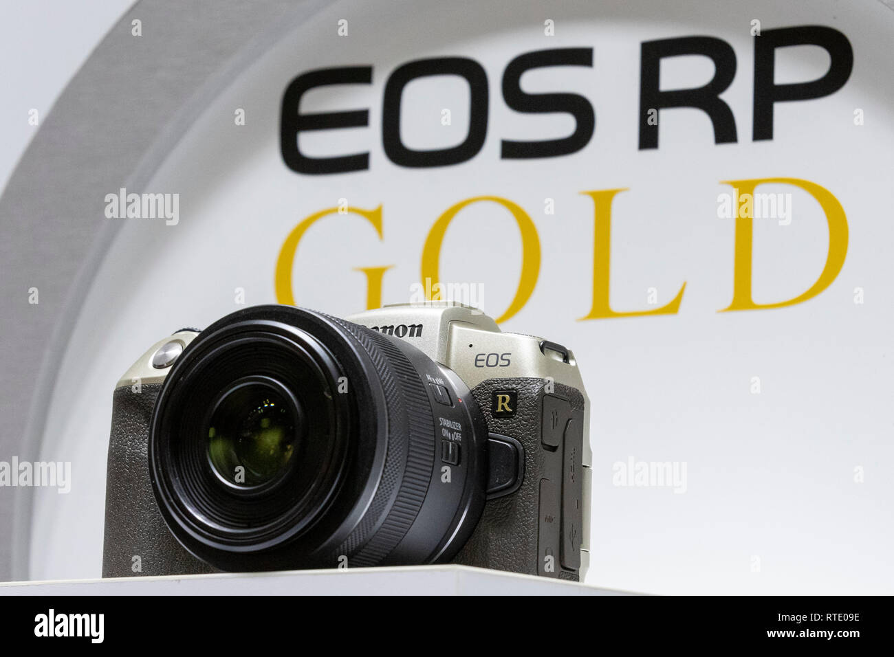 Canon eos rp hi-res stock photography and images - Alamy