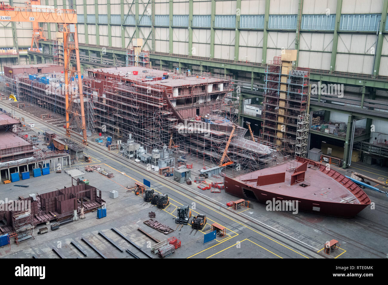 Stralsund, Germany. 27th Feb, 2019. In the shipbuilding hall of the MV ...