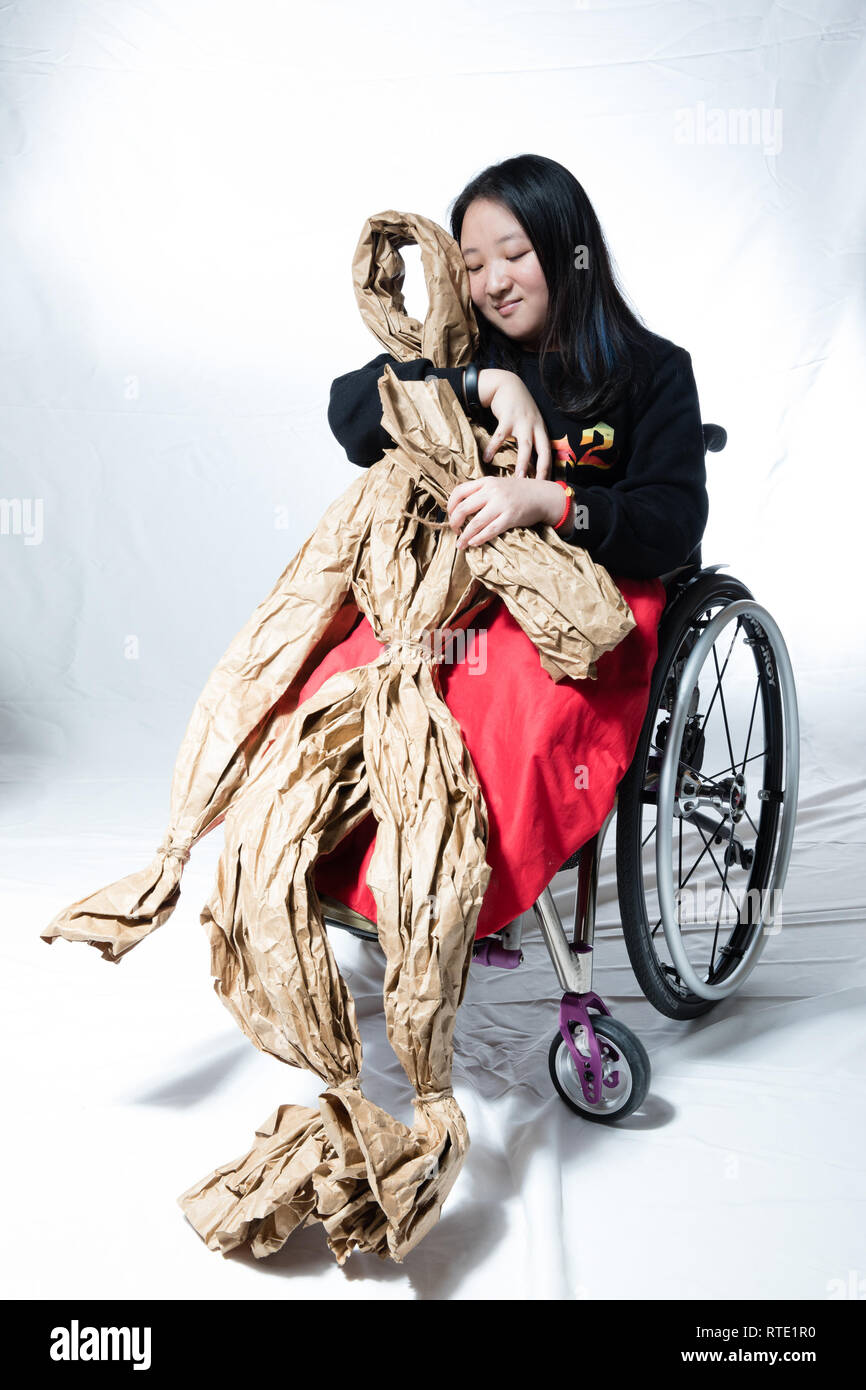 (190301) -- BEIJING, March 1, 2019 (Xinhua) -- Cui Ying, 30, diagnosed ...