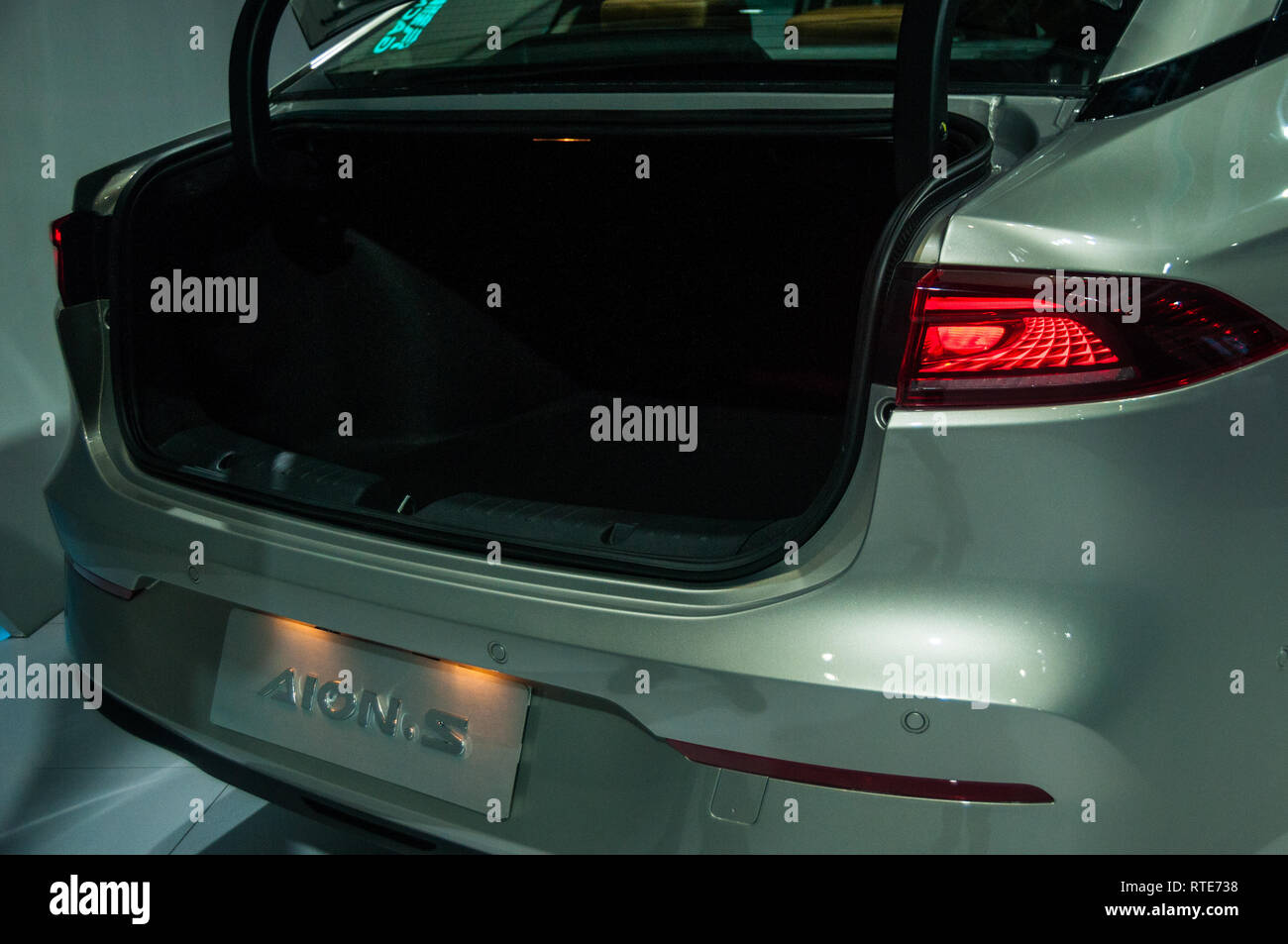 Chinese model 3 competitor hi-res stock photography and images - Alamy
